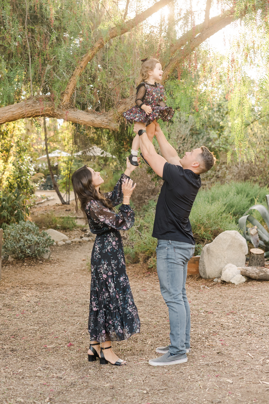 family_pose_toss14 - Krista Mason Photography